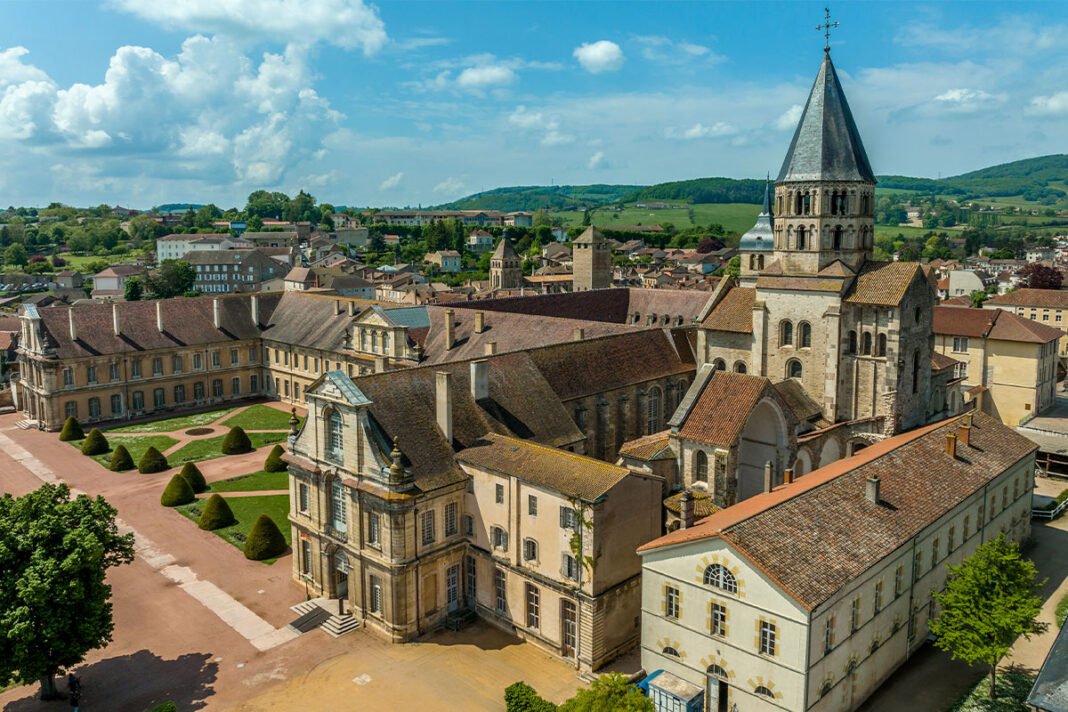 Opactwo w Cluny – Legendarny klasztor na wschodzie Francji